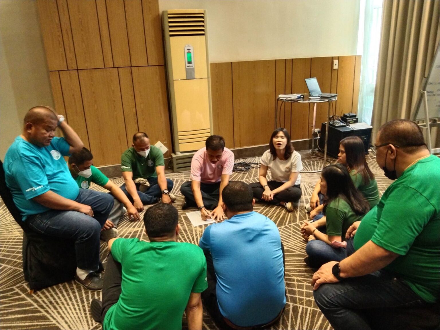 20 Mga Larong Pinoy for Team Building • Team Bayanihan